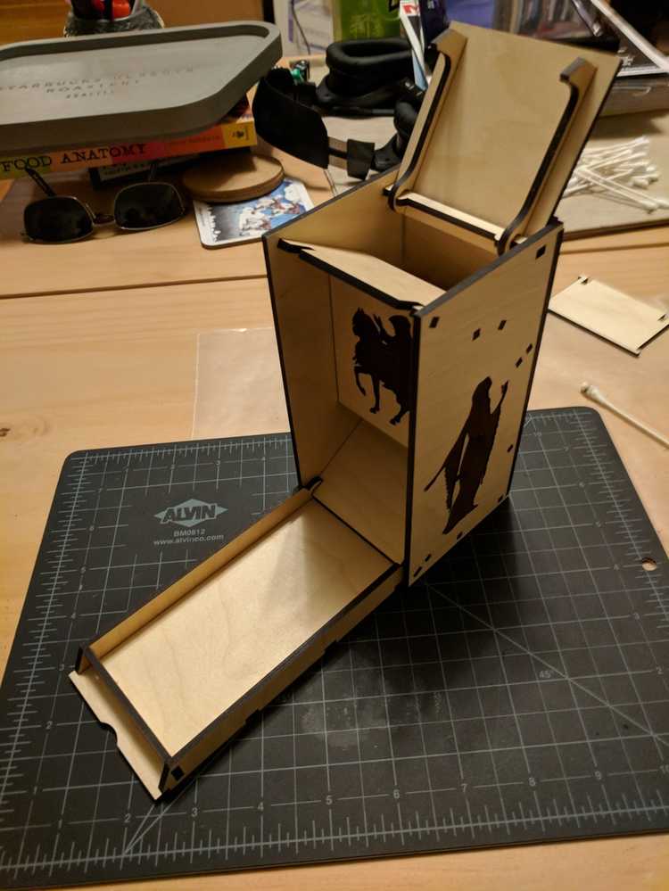 Fold-out dice box (and dice tower) | Glowforge