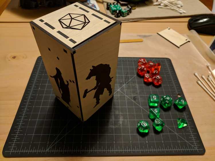 Fold-out dice box (and dice tower) | Glowforge